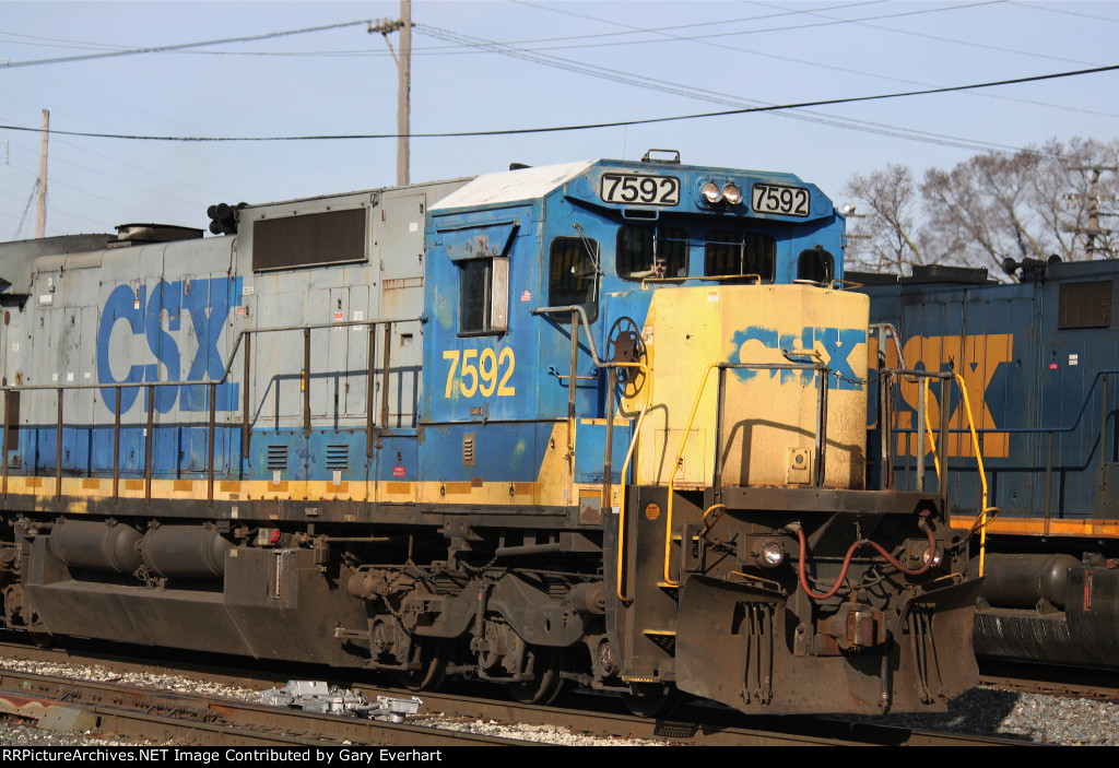 Eastbound CSX 7592